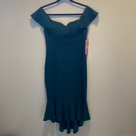 Emerald Sundae | Dresses | Emerald Green New With Tags Semi Formal ...